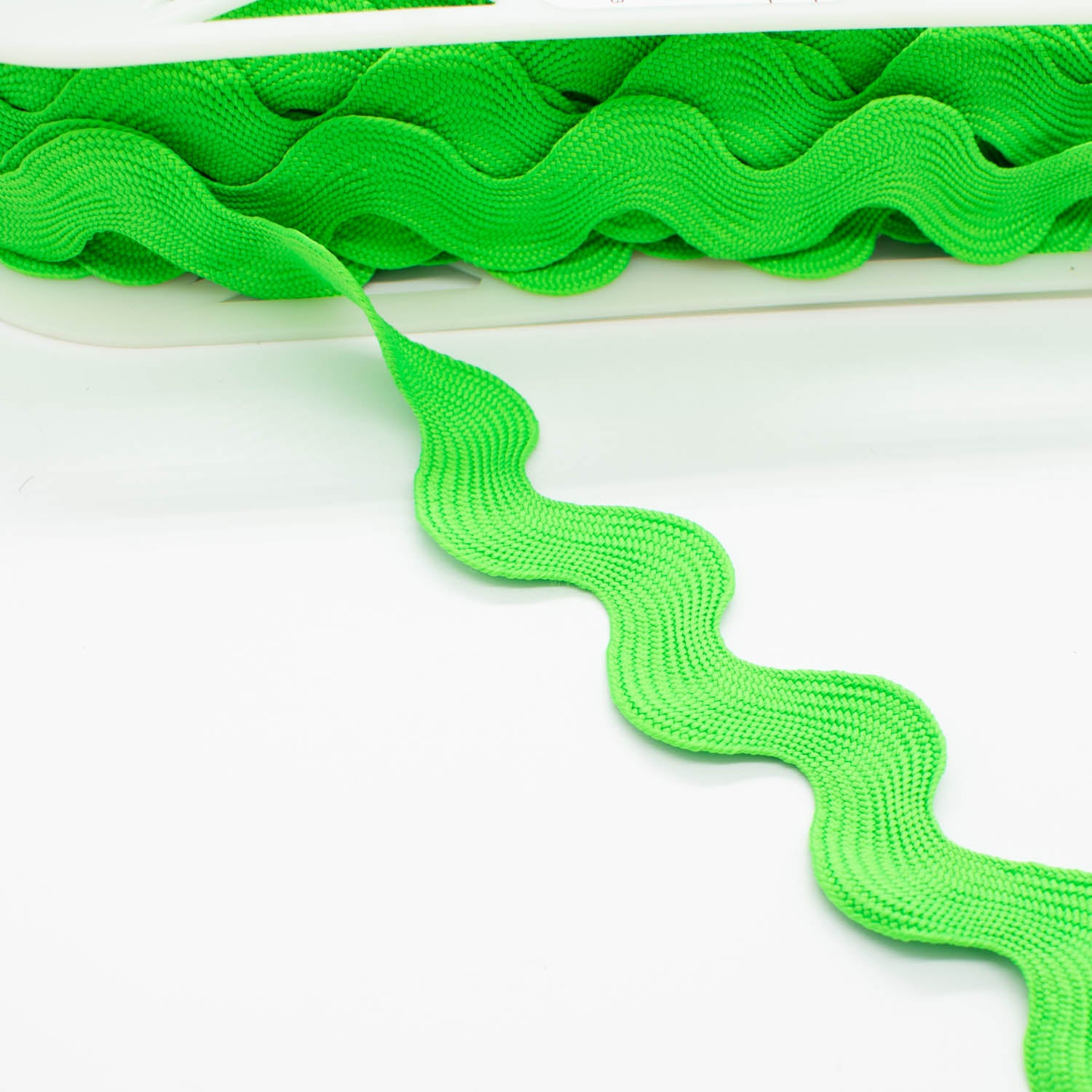 Simplicity Jumbo Ric Rac/Zig Zag Trim 29mm – Homecraft Textiles